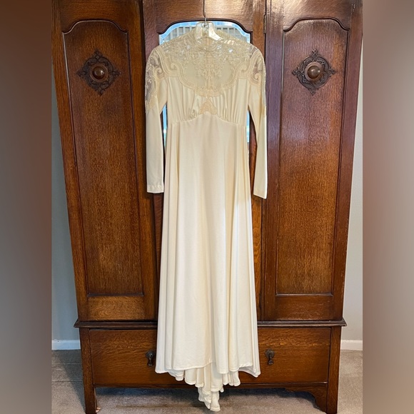 Dresses | Vintage Wedding Gown From 1982 Has Yellowed Since It Was Not ...